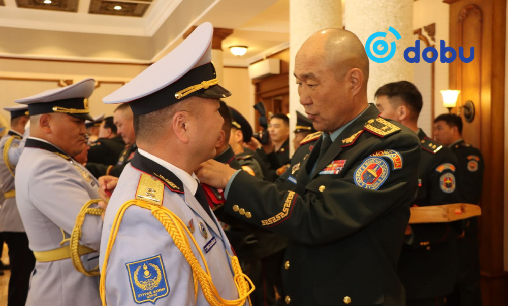 Ахлах офицерын хурандаа цол олголоо - dobu.mn