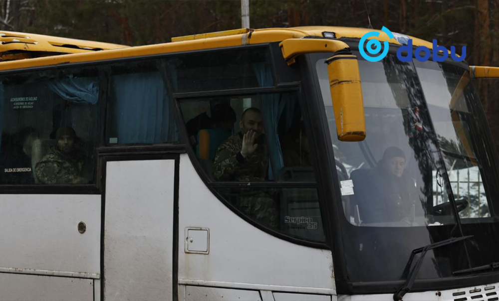 Оросын олзноос суллагдсан Украин цэргүүд эх орондоо ирлээ - dobu.mn