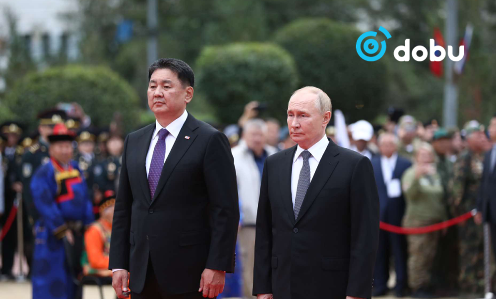 Ерөнхийлөгч У.Хүрэлсүх, В.В.Путин нар Г.К.Жуковын хөшөөнд цэцэг өргөв - dobu.mn